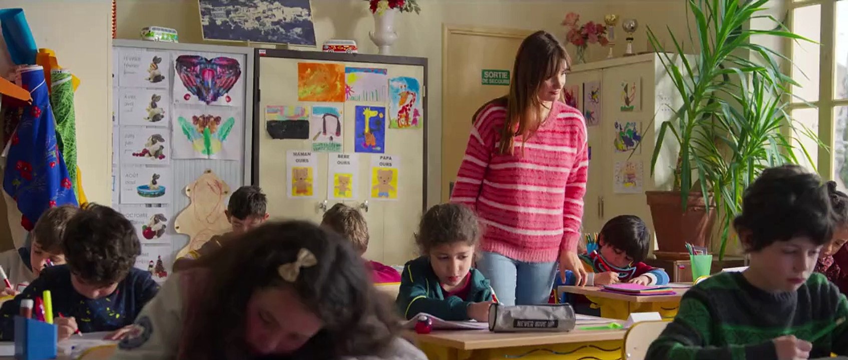 Un petit miracle (2023) - Bande annonce - Vidéo Dailymotion