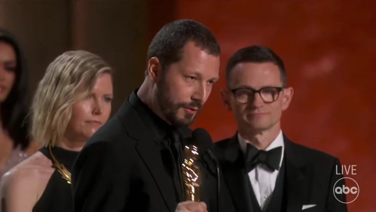 20 Days in Mariupol director gives moving speech as he wins first Oscar ...