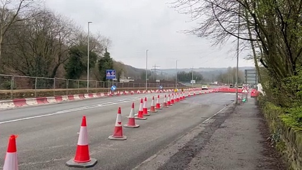 Roundabout in use along the A629 works - video Dailymotion