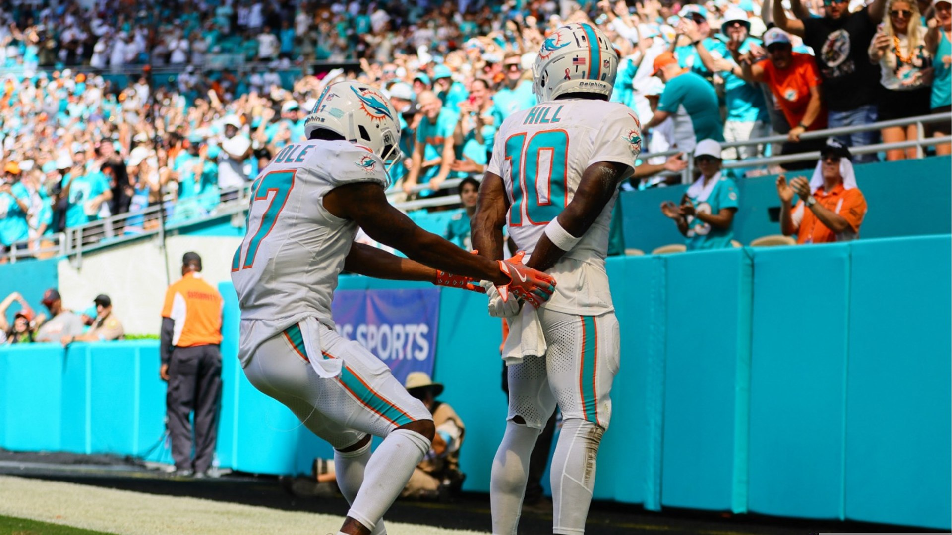 Tyreek Hill’s Celebration After Being Arrested Before the Miami ...