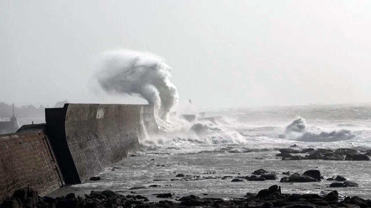 Storm Nelson: high waves sweep over Brittany coast - video Dailymotion