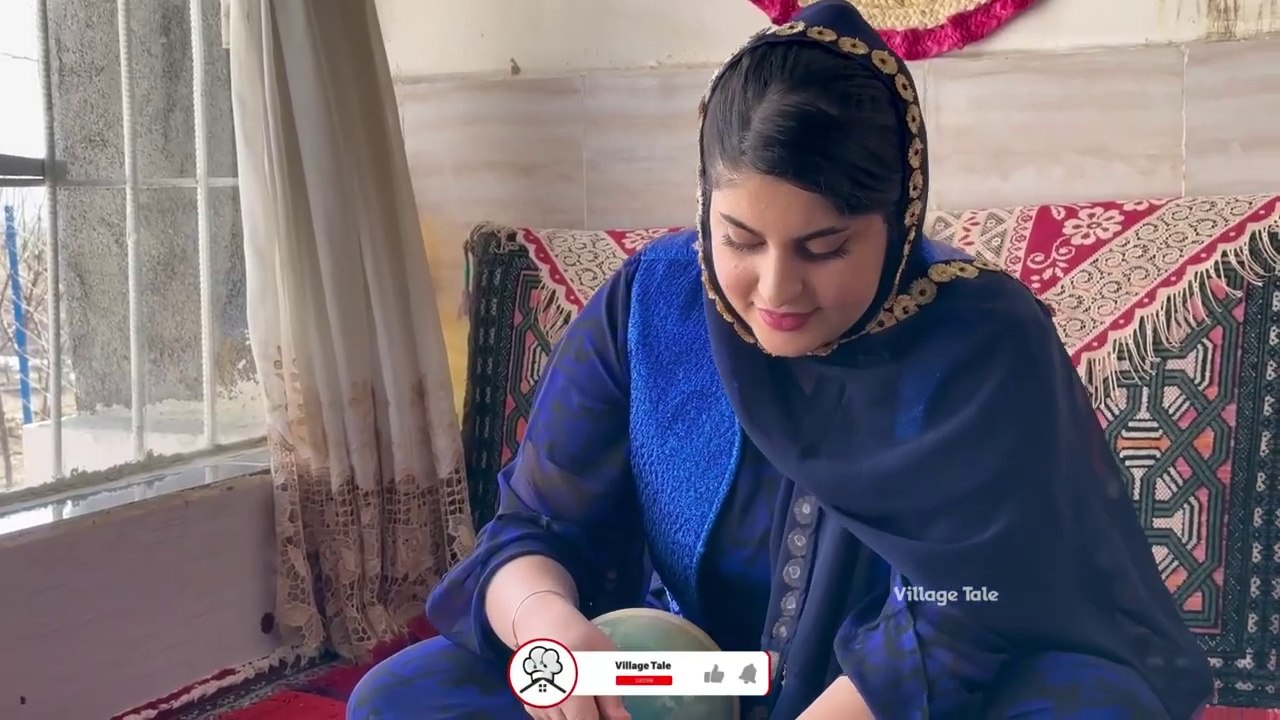 We cooked local chicken with saffron and spices in the village - video ...