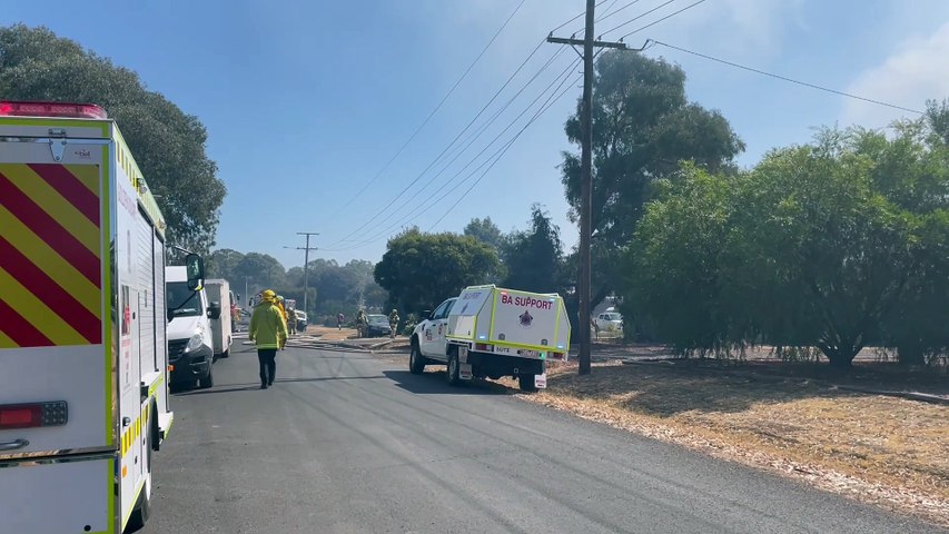 Fire erupts behind homes in Huntly, March 31 2024 | Bendigo Advertiser ...