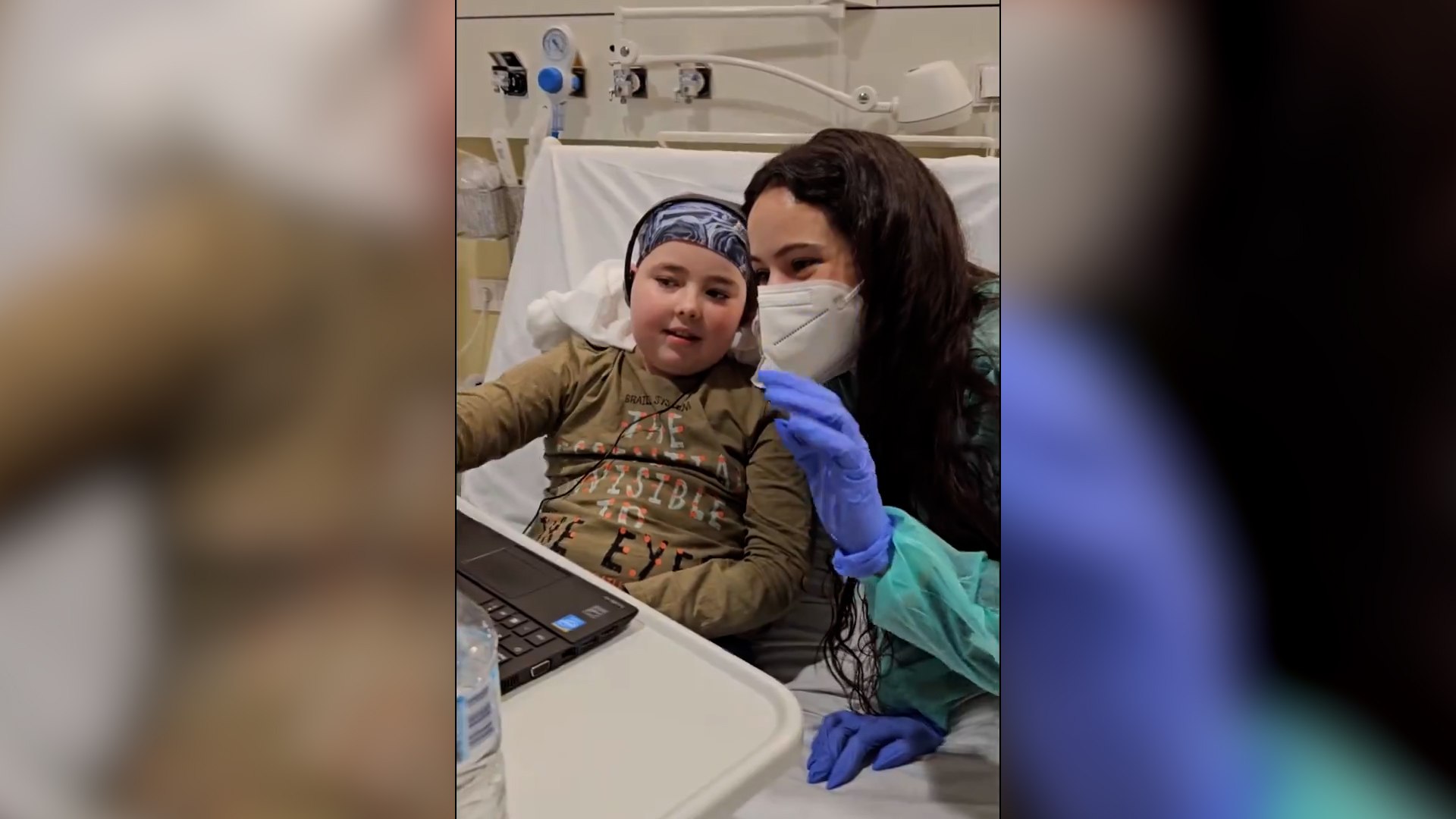 Rosalía visita por sorpresa a niños enfermos de cáncer en un hospital ... Rosalía visita por sorpresa a niños enfermos de cáncer en un hospital ...