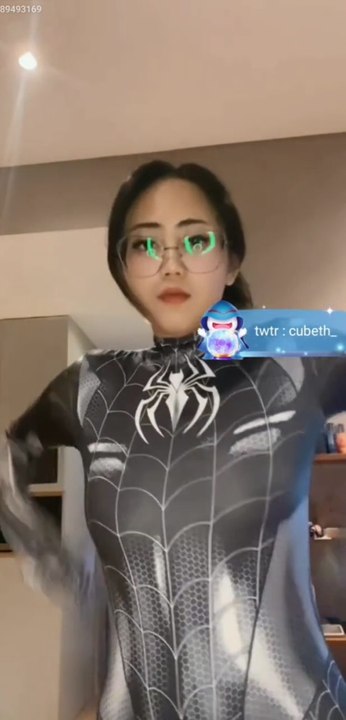 Cubeth cewek cantik kacamata kostum Spiderman - Video Dailymotion