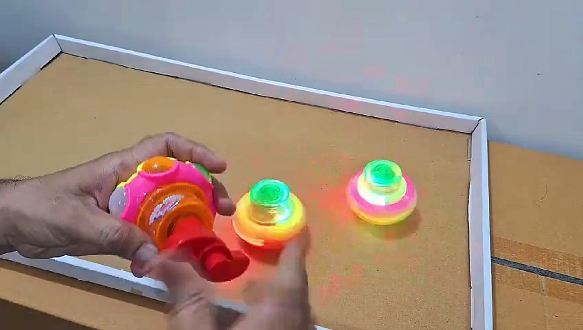 Finger Spinning Top With Lights Amazon.com: IPIDIPI TOYS Light Up
