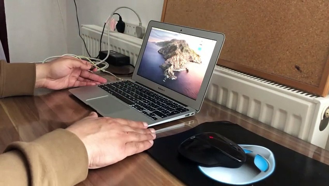 How to CONNECT a Wireless HP Mouse to a MacBook Air 11" Laptop - Basic ...