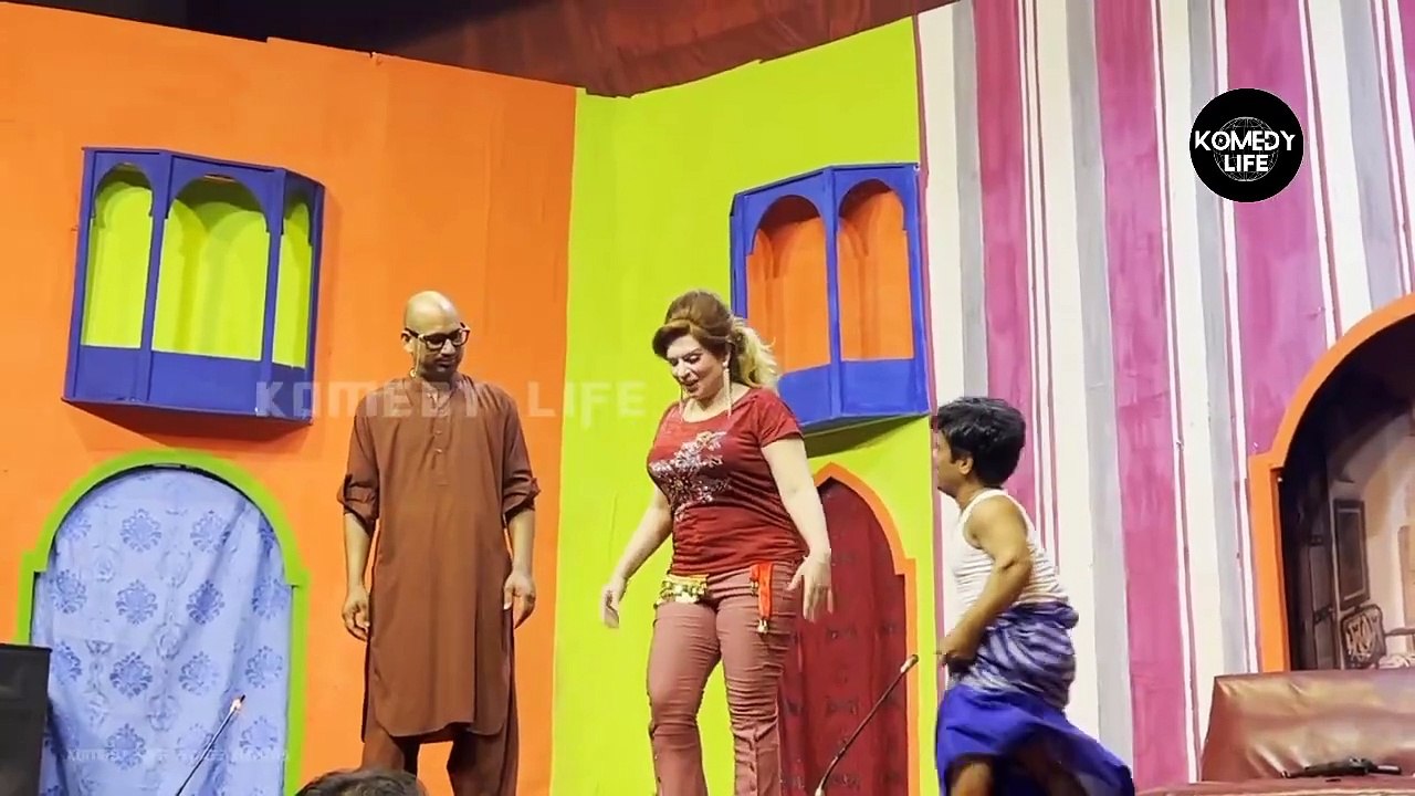 Vicky Kodu With Saira Mehar _ New Comedy Punjabi Stage Drama _ Komedy ...