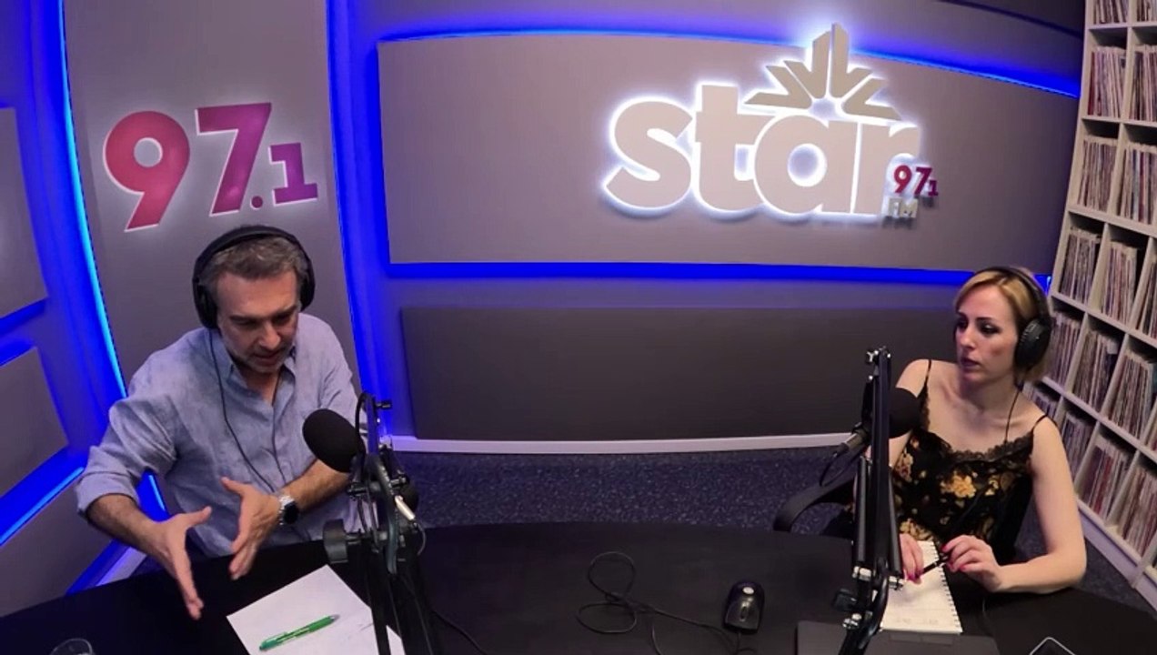 Ο μουσικός Αντώνης Παπαρίζος στον Star Fm - video Dailymotion