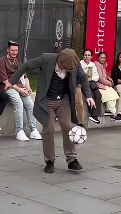 Old Man Football Skills In London - video Dailymotion
