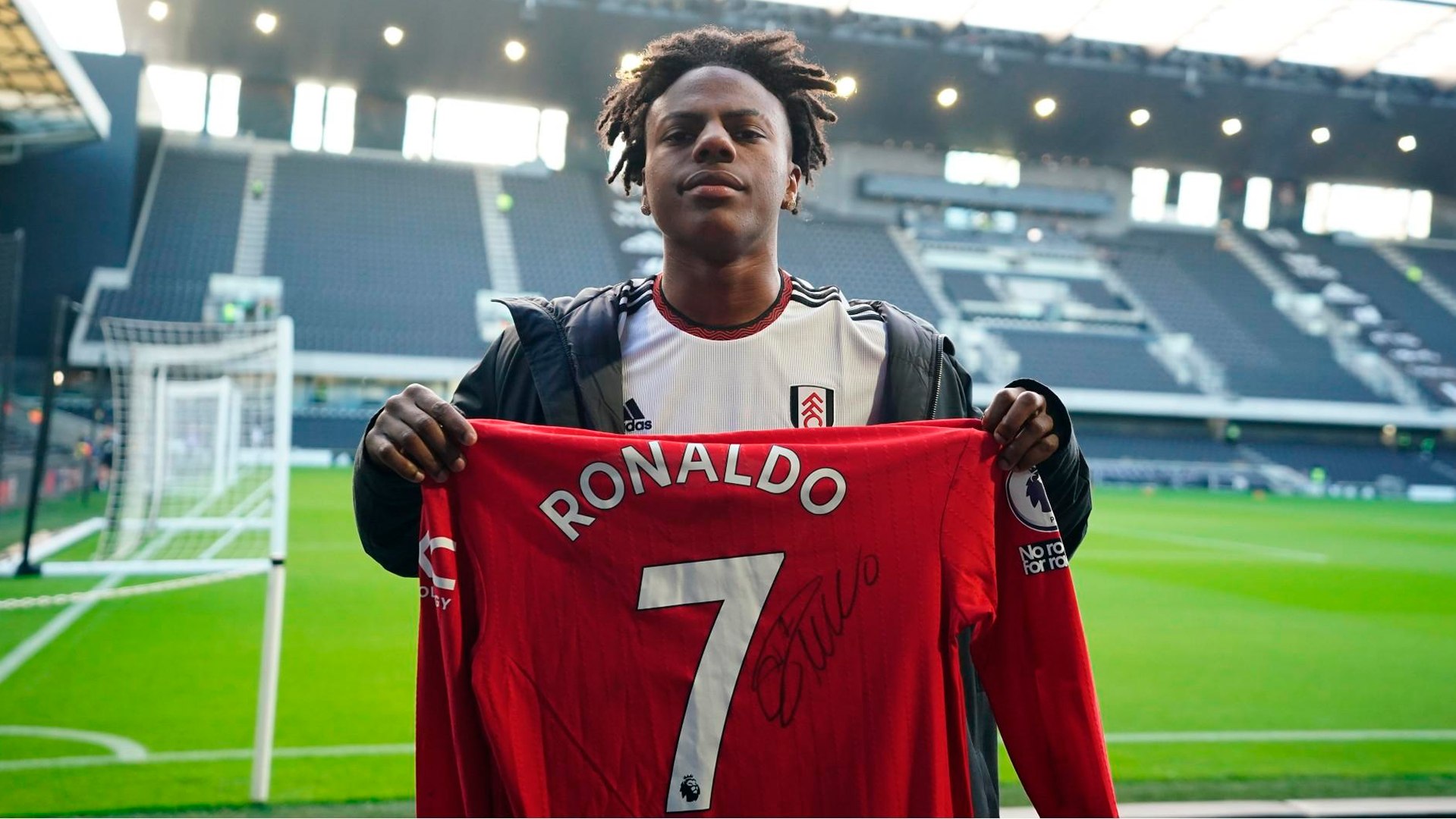 IShowSpeed presume su colección de Cristiano Ronaldo altamente valuada ...