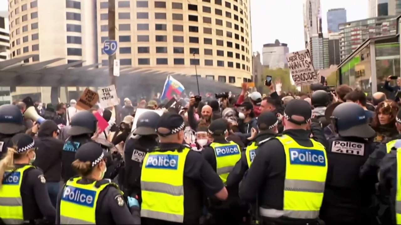 Thousands of protesters gather to oppose Melbourne defence expo - video ...