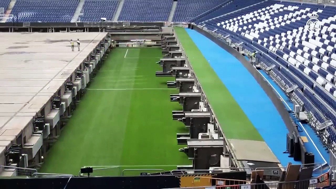 The INSANE New Retractable Pitch at the Santiago Bernabéu - video ...