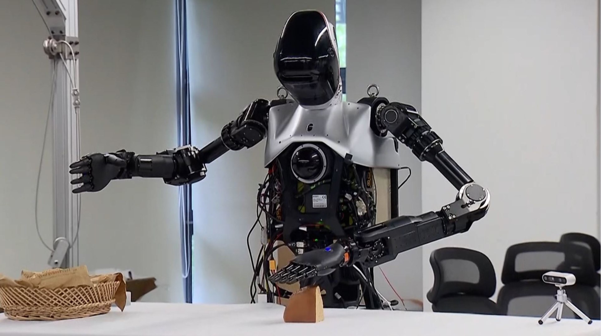 Así es el robot androide con el que China quiere plantar cara a Tesla o ...