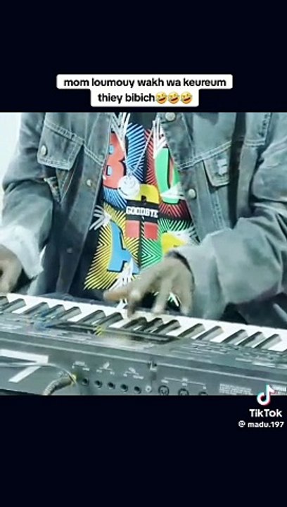 Bibish chute en plein scène - Vidéo Dailymotion