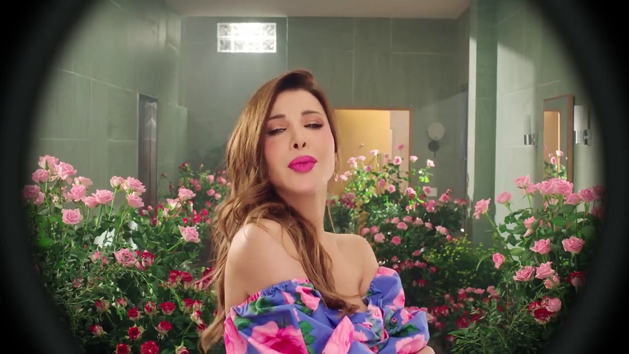 Nancy Ajram - Men Nazra (Official Music Video) نانسي عجرم - من نظرة ...