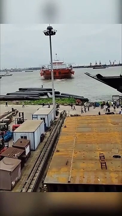 Experience the thrills of A Ship Launch - video Dailymotion