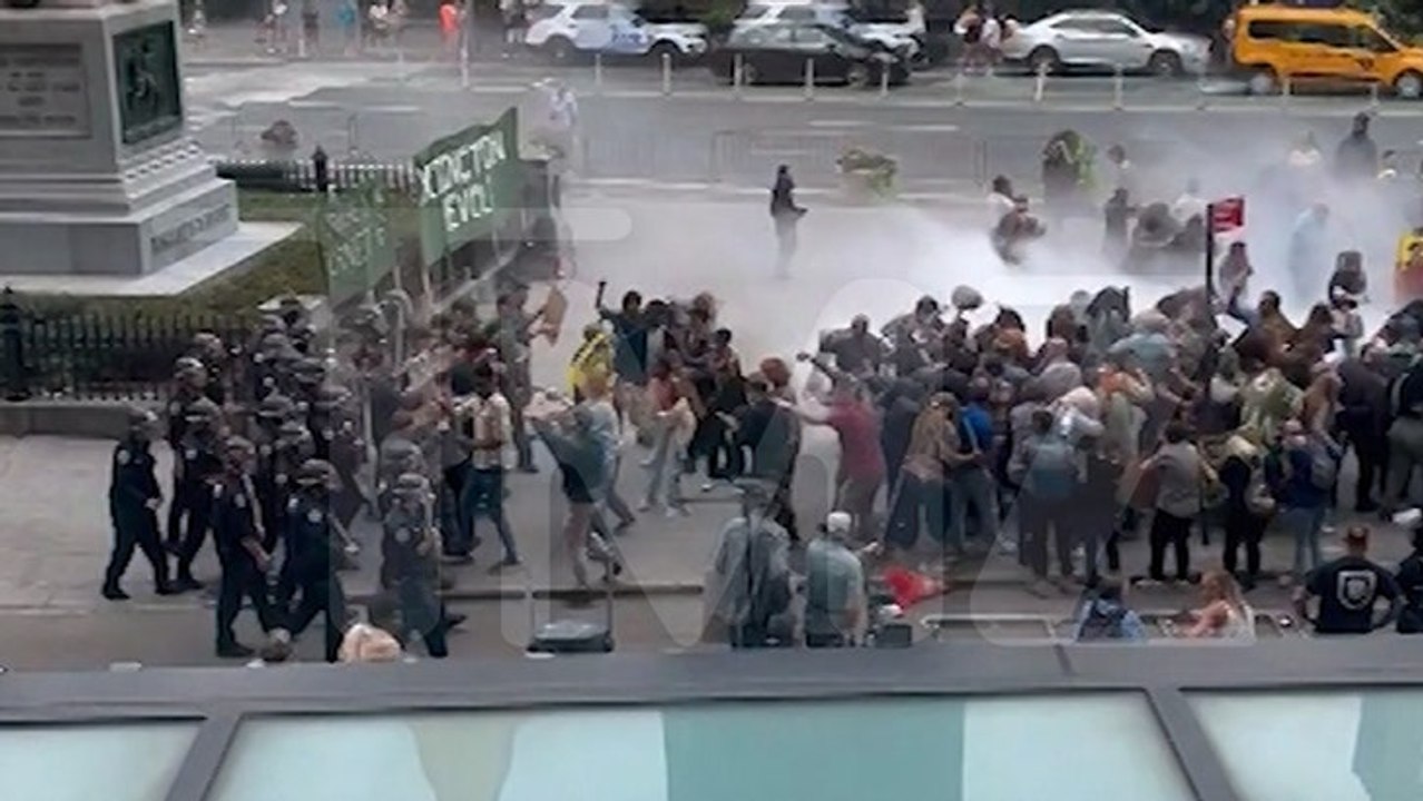 'Morning Show' Films Riot Police Scene in Manhattan - video Dailymotion