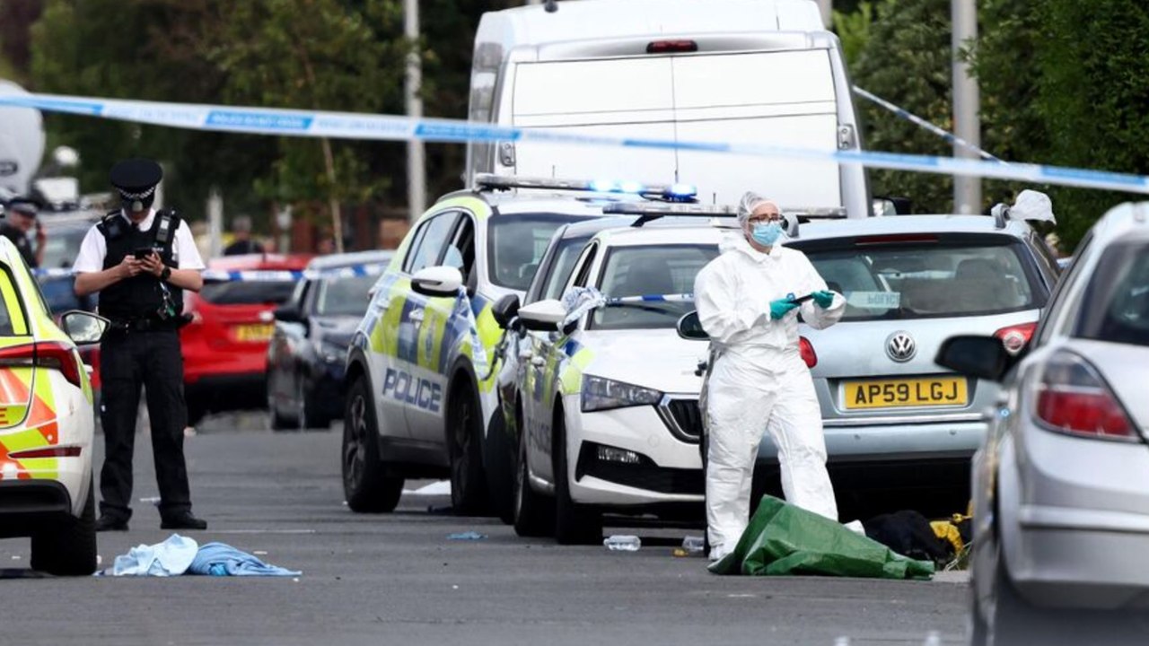 Angleterre Deux Enfants Tués Et Onze Personnes Blessées Dans Une