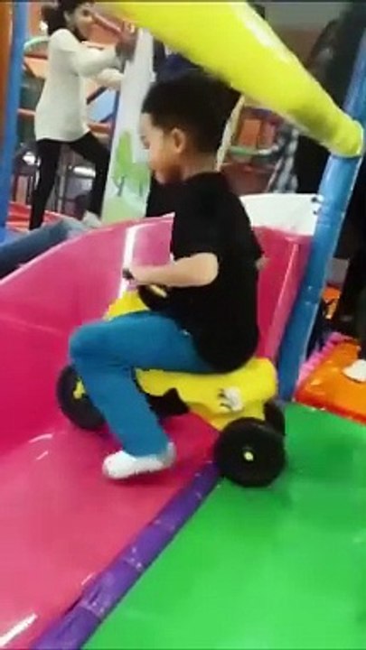 Omg kid scary slide #shorts #ytshorts #viral - video Dailymotion