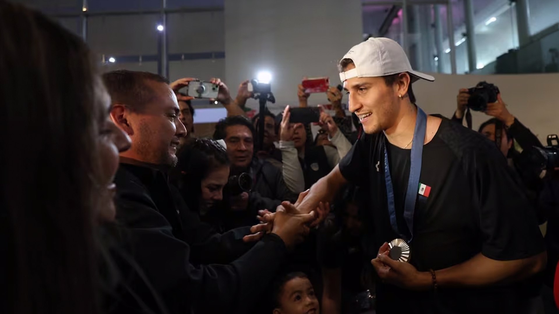 Marco Verde ya esta en México y manda mensaje a las nuevas generaciones ...