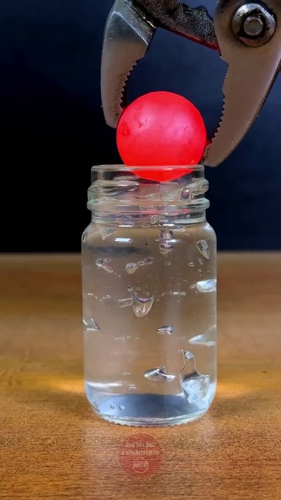 1000°C Hot Ball vs AloeVera Gel #satisfying #experiment #science #asmr ...