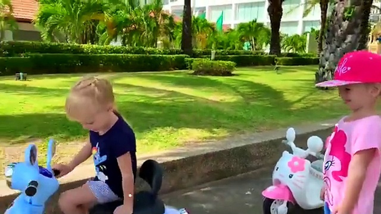 Mili and Stacy Pretend Play with Ride On Cars Toy - video Dailymotion