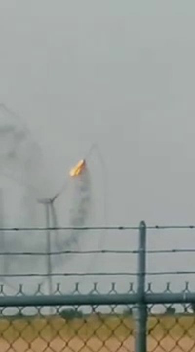 "Devastating Wind Turbine Fire Ignited by Lightning Strike" - video ...