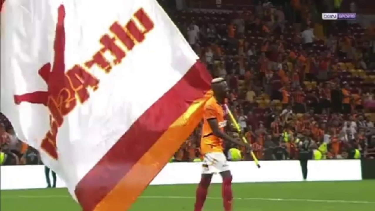 Osimhen Holds Galatasaray Banner! - video Dailymotion
