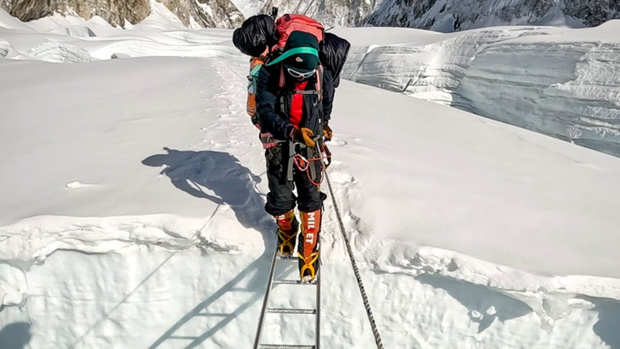 Why climbing Mount Everest is so expensive - video Dailymotion