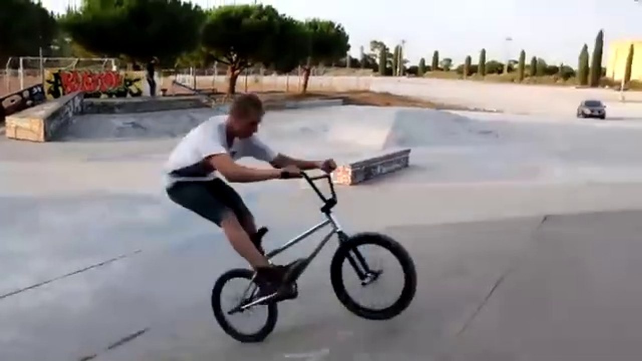 Idiots On Bikes best fail compilation - video Dailymotion