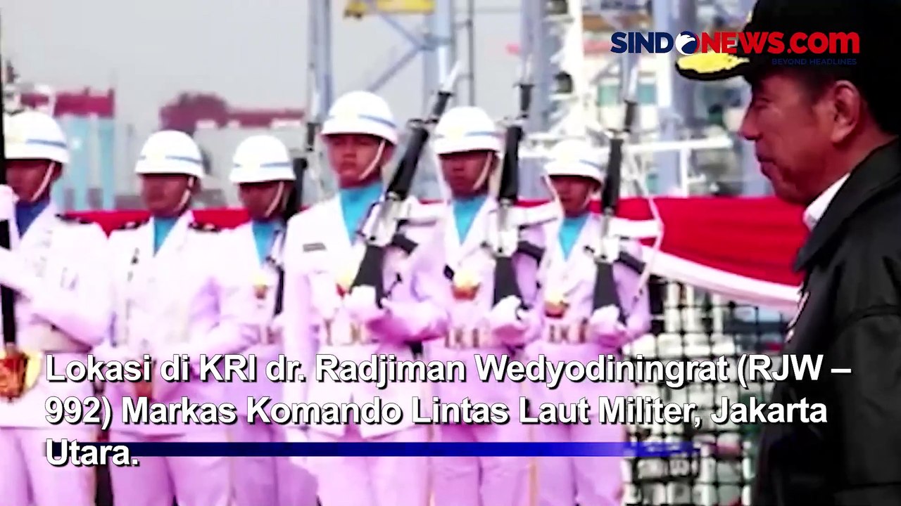 Presiden Jokowi Terima Brevet Kehormatan Hiu Kencana di Atas KRI RJW ...