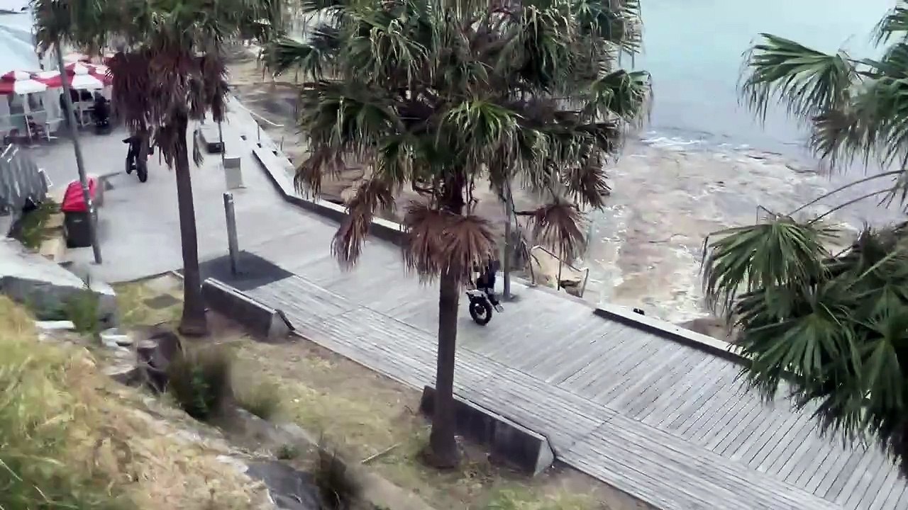 Reckless e-bike riding - video Dailymotion