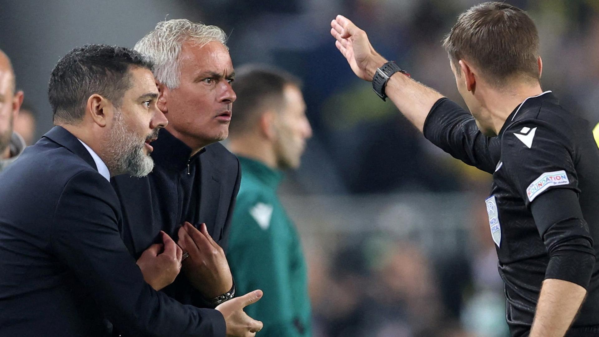 Fenerbahçe vs. Manchester United: Mourinho Blasts Referee After Being ...