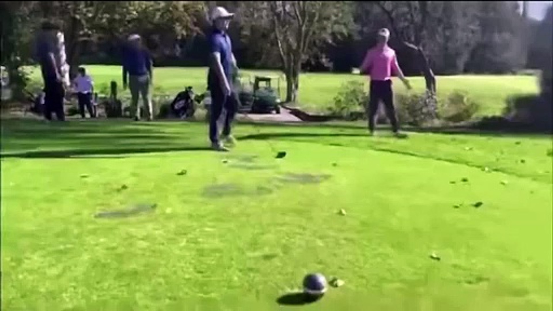 Drunk golfer arrested after hitting another player with a club - MARCA TV English