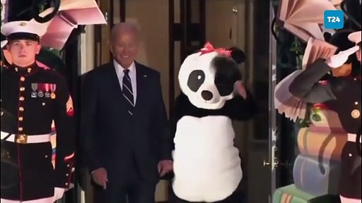 Beyaz Saray'da cadılar bayramı: First Lady panda oldu