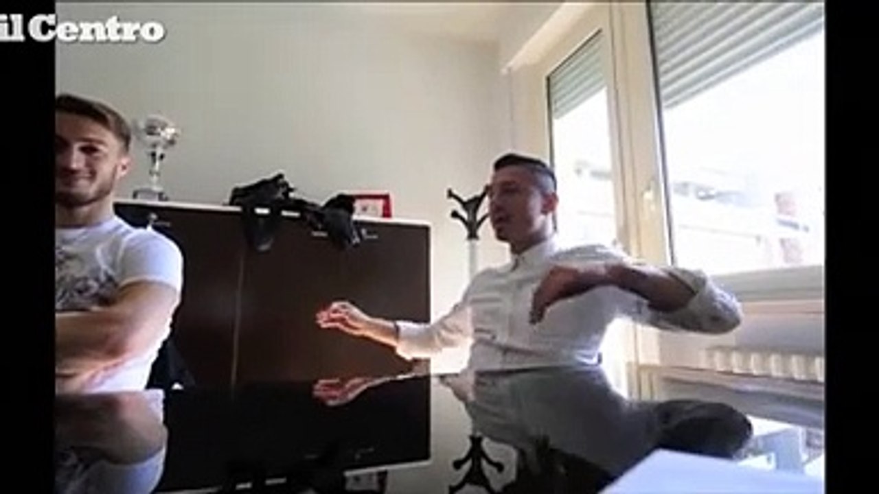 Teramo, Lapadula e Donnarumma due "tenori" al pianoforte - Video Dailymotion