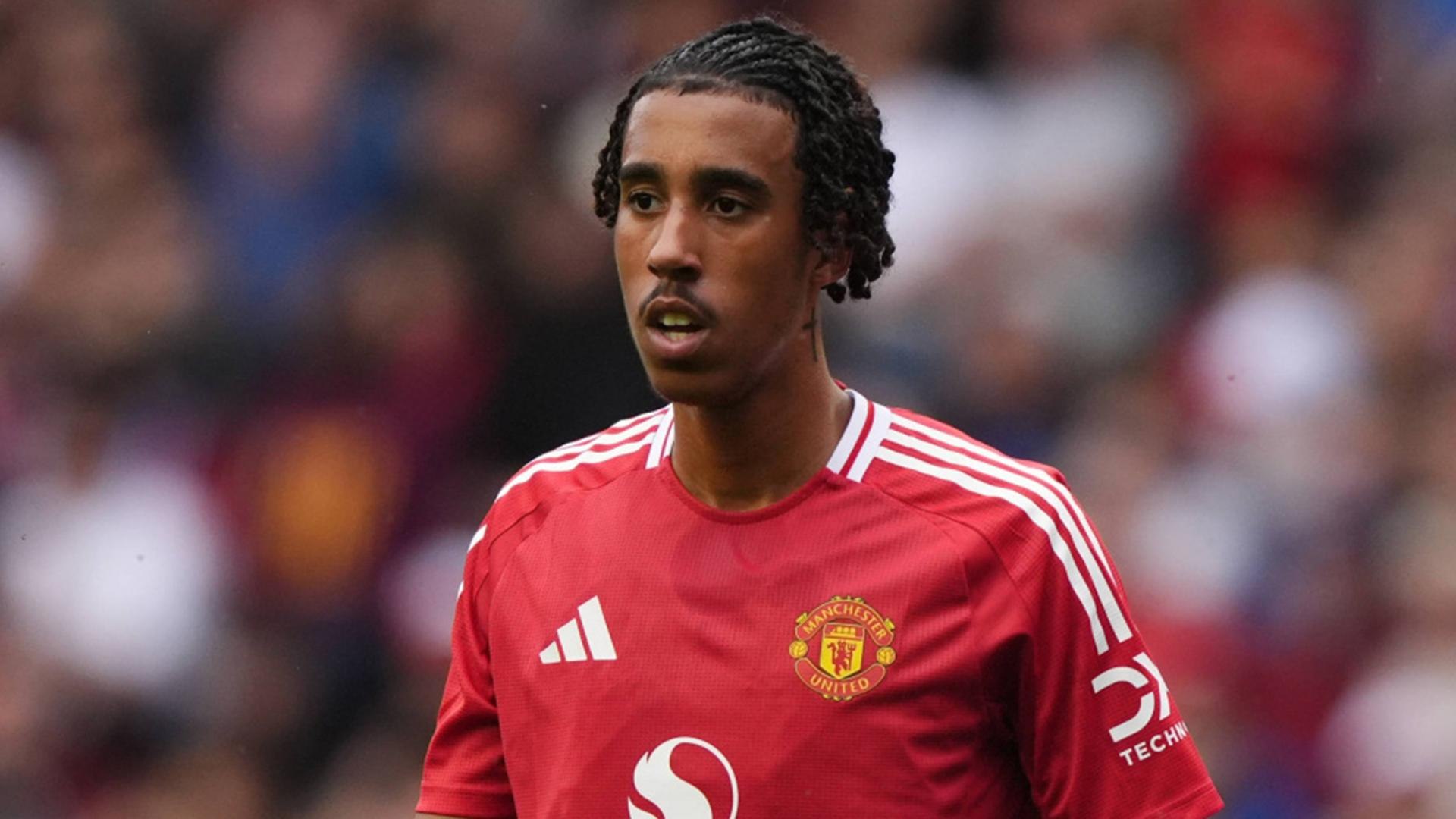 ¡Leny Yoro está de vuelta con el Manchester United! | beIN SPORTS