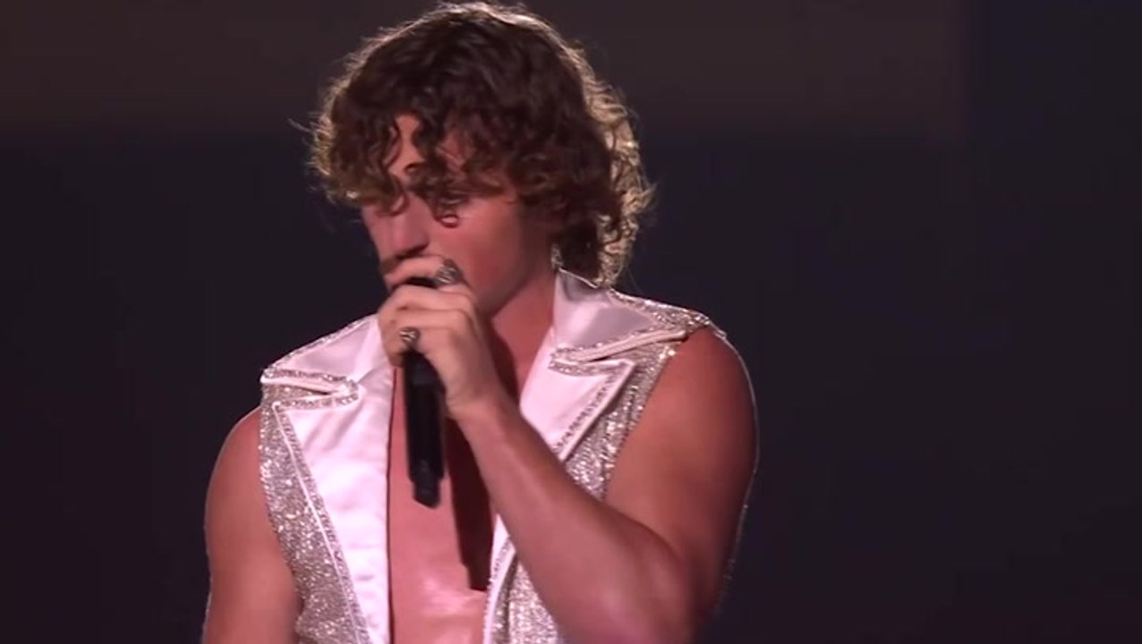 Benson Boone pulls off signature flip in live MTV EMAs performance ...