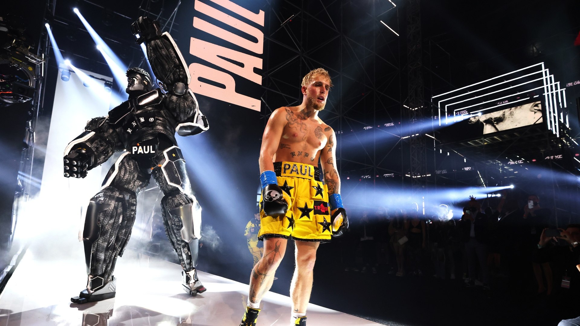 Robot gigante de Jake Paul se lleva las miradas de todos a nada de la ...