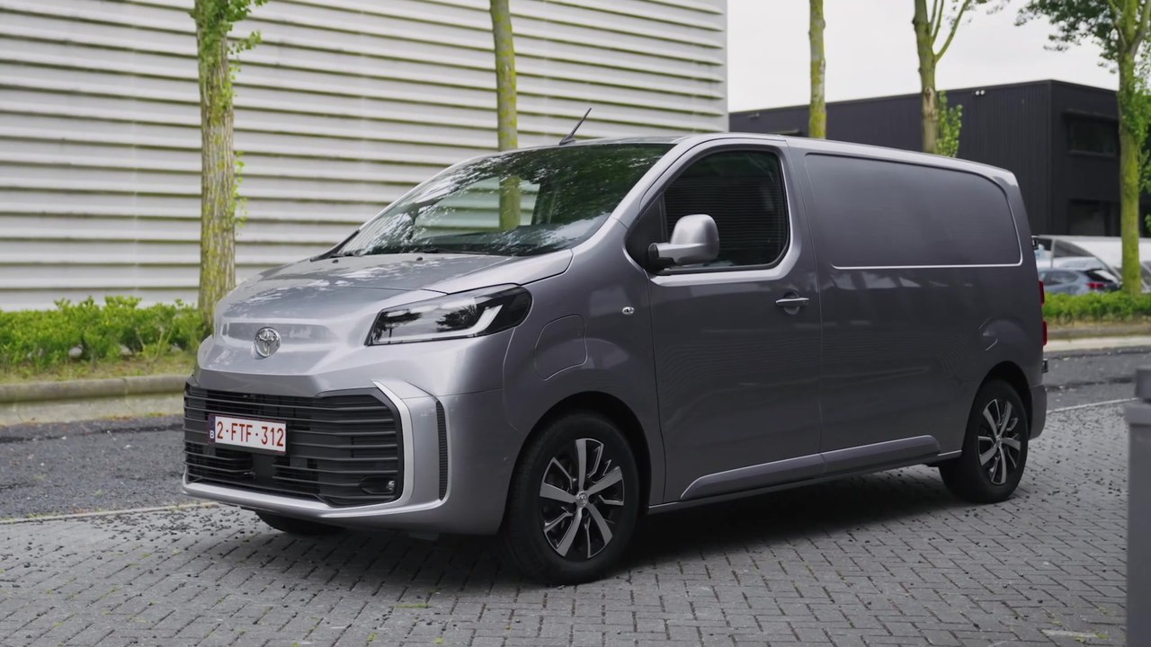 2024 Toyota Proace Comfort L1 BEV Design Preview in Grey Cloud - video ...
