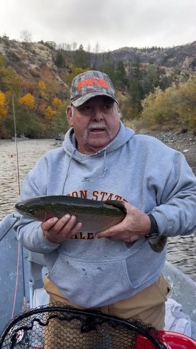 Fish Slips Away Into River During Catch - video Dailymotion