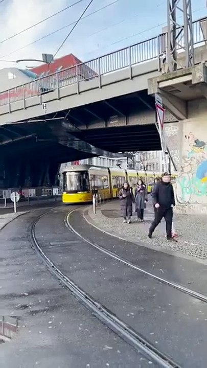 When a Tram Crosses your Path in Berlin(360P) - video Dailymotion