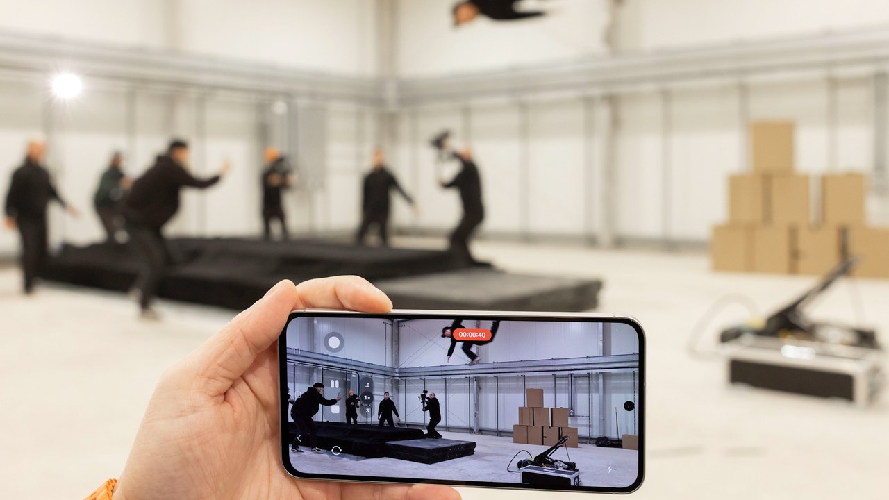 Keanu Reeves’ bullet dodging in The Matrix crowned the best movie stunt ...