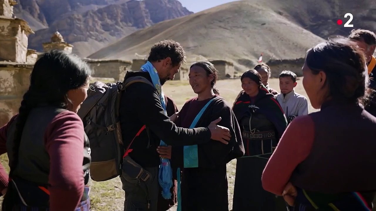 Tomer Sisley dans "Rendez-vous en terre inconnue" sur France 2 - Vidéo ...