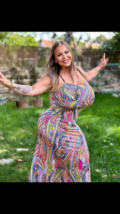 Bella Bodhi Hungarian Curvy Size Model, Plus Size Wiki Biography, Body ...