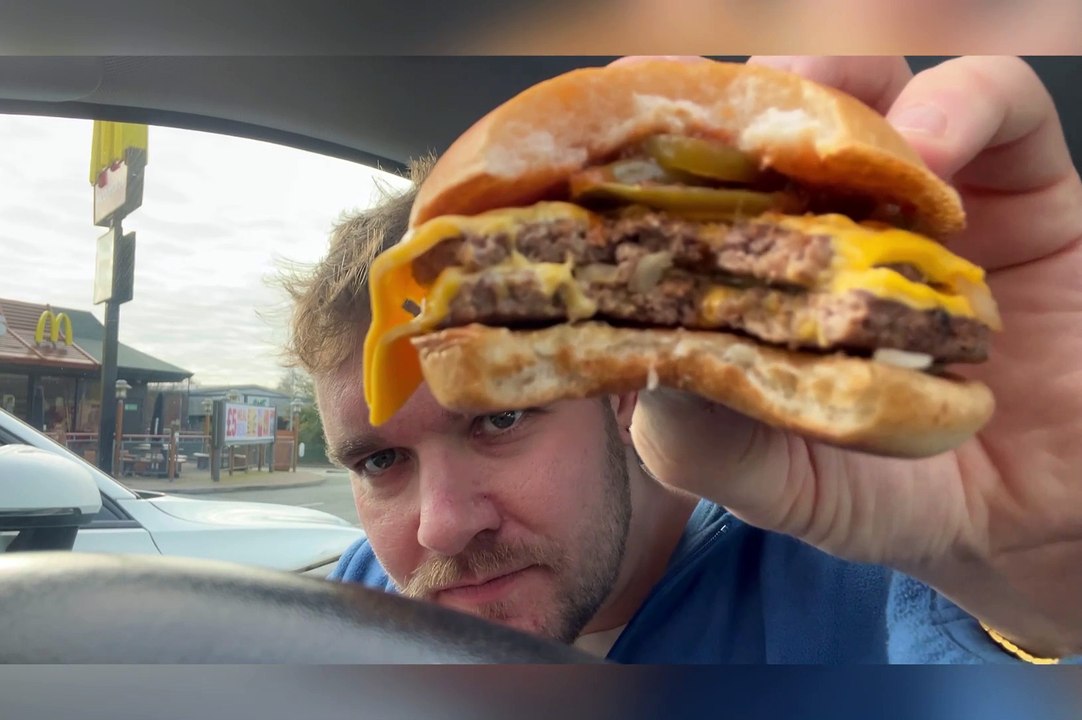 I tried McDonald's limited edition chilli double cheeseburger - video ...