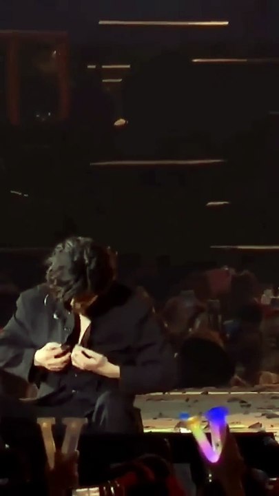 BTS V in formal dress - video Dailymotion