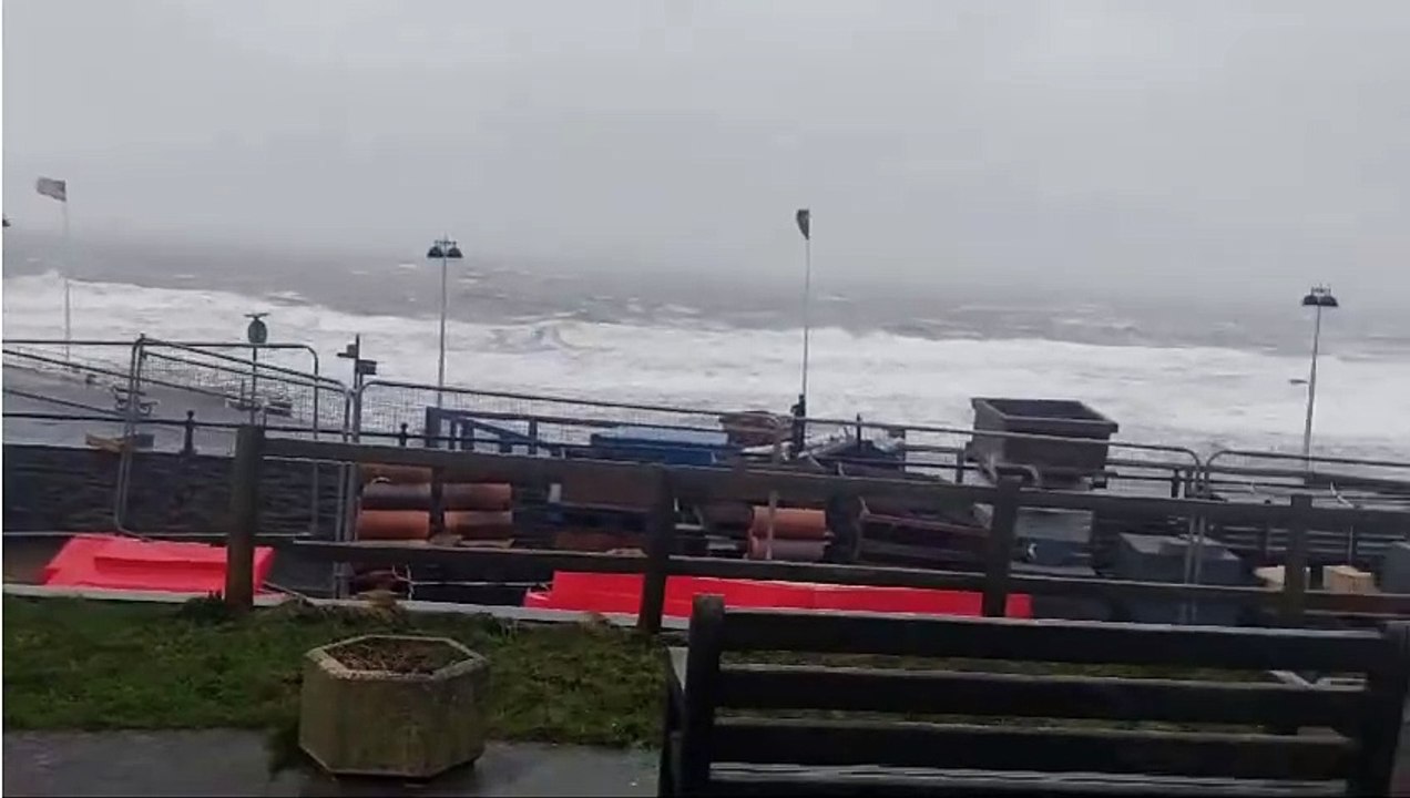 Aberystwyth prom and town centre during Storm Darragh - video Dailymotion