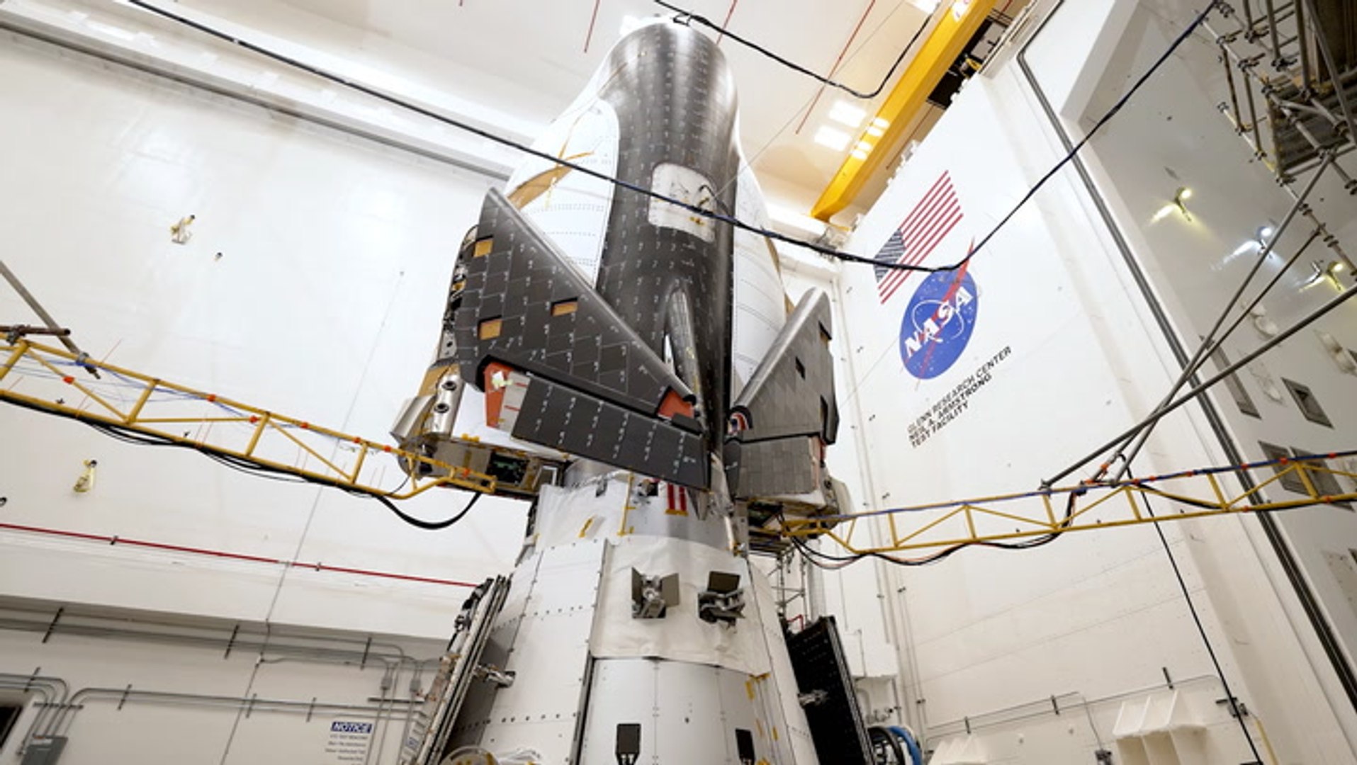 Nasa Unveils Its New Reusable Dream Chaser Spaceplane Dream Chaser